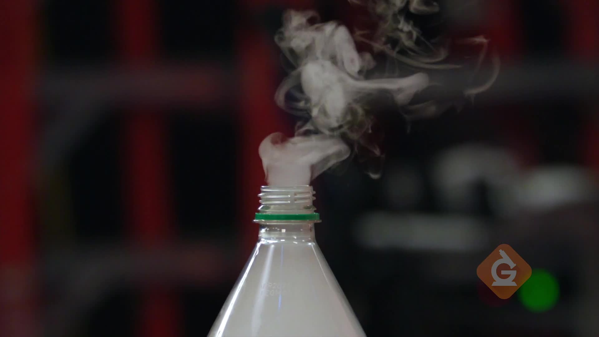 Actividad del ciclo del agua para niños: haz una nube en una botella DIY